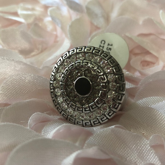 Premier Designs | Jewelry | Nwot Premier Designs 5981 Cinema Ring ...